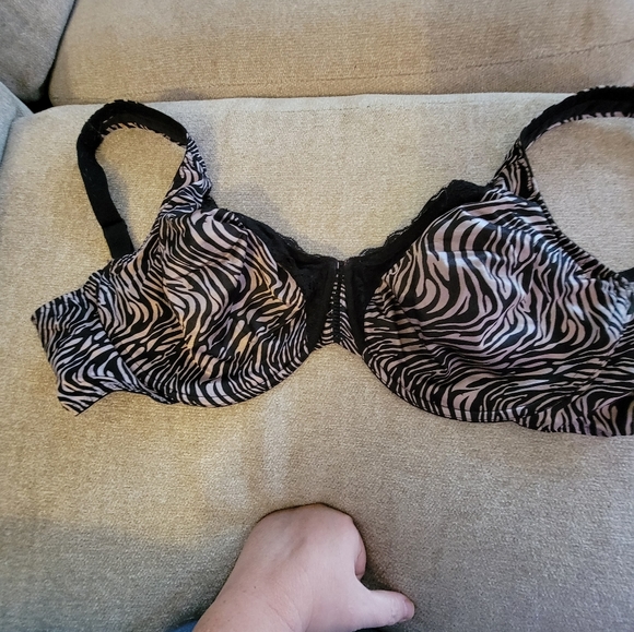 vassarette | Intimates & Sleepwear | Womens Vassarette 42dd Zebra Print ...